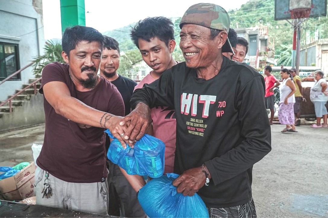 HUNDREDS OF FISHERFOLK FAMILIES - Catanduanes Tribune
